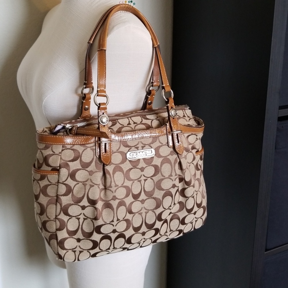 Coach Signature Carry All Medium Tote - Gem